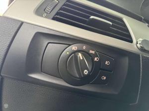 Black BMW 320 2008 in Vilnius, with an engine capacity of 2.00 L and mileage of 328 thousand km for 1800 €, photo 14 on AUTOMOTO.COM.LV