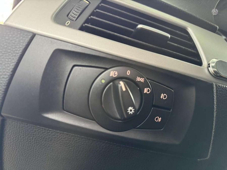 Melns BMW 320 2008 Viļņa, ar dzinēja tilpumu 2.00 L un nobraukumu 328 tūkst. km par 1750 €, foto 14 vietnē AUTOMOTO.COM.LV