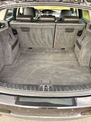 Black BMW 320 2008 in Riga, with an engine capacity of 2.00 L and mileage of 334 thousand km for 5200 €, photo 8 on AUTOMOTO.COM.LV