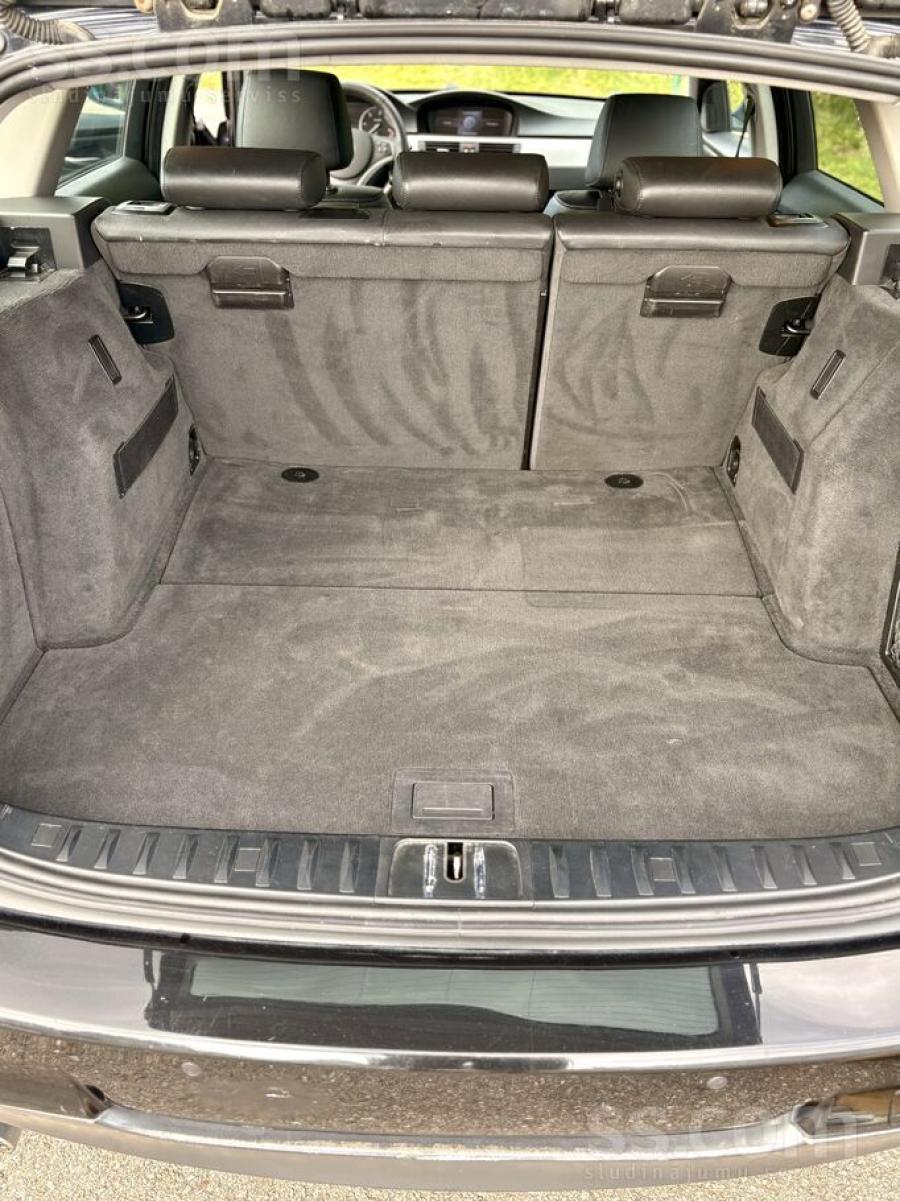Black BMW 320 2008 in Riga, with an engine capacity of 2.00 L and mileage of 334 thousand km for 5200 €, photo 8 on AUTOMOTO.COM.LV