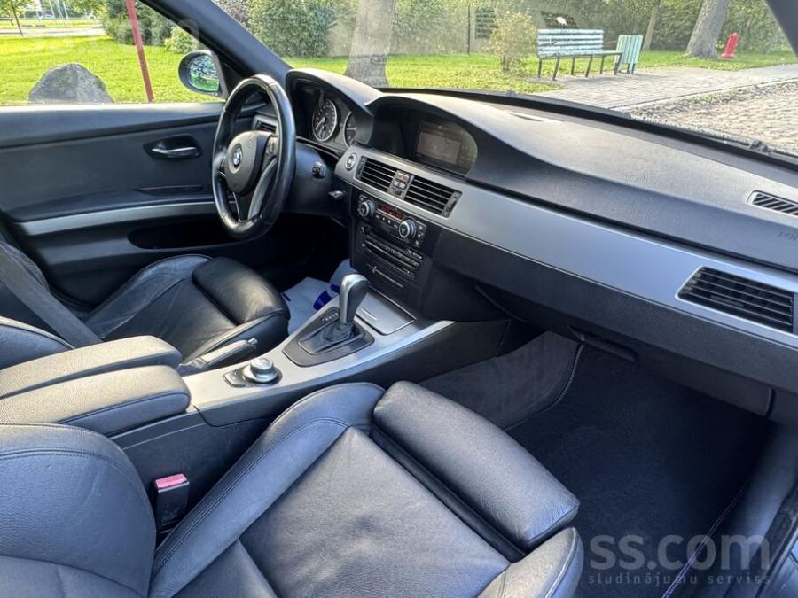 Melns BMW 320 2008 Jelgava, ar dzinēja tilpumu 2.00 L un nobraukumu 380 tūkst. km par 3299 €, foto 11 vietnē AUTOMOTO.COM.LV