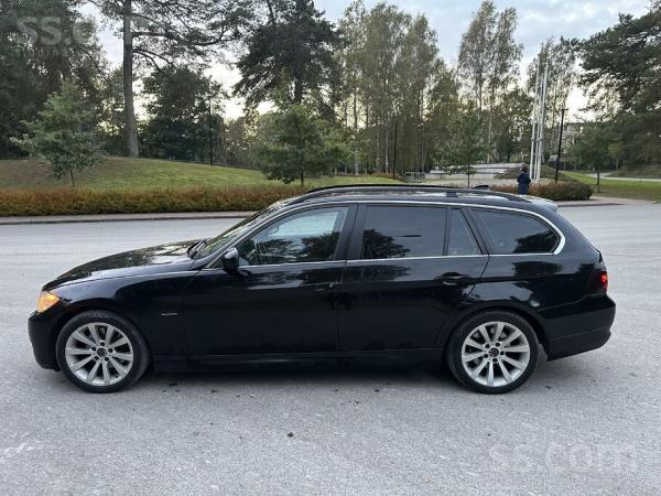 Black BMW 320 2009 in Jurmala, with an engine capacity of 2.00 L and mileage of 327 thousand km for 4000 €, photo 7 on AUTOMOTO.COM.LV