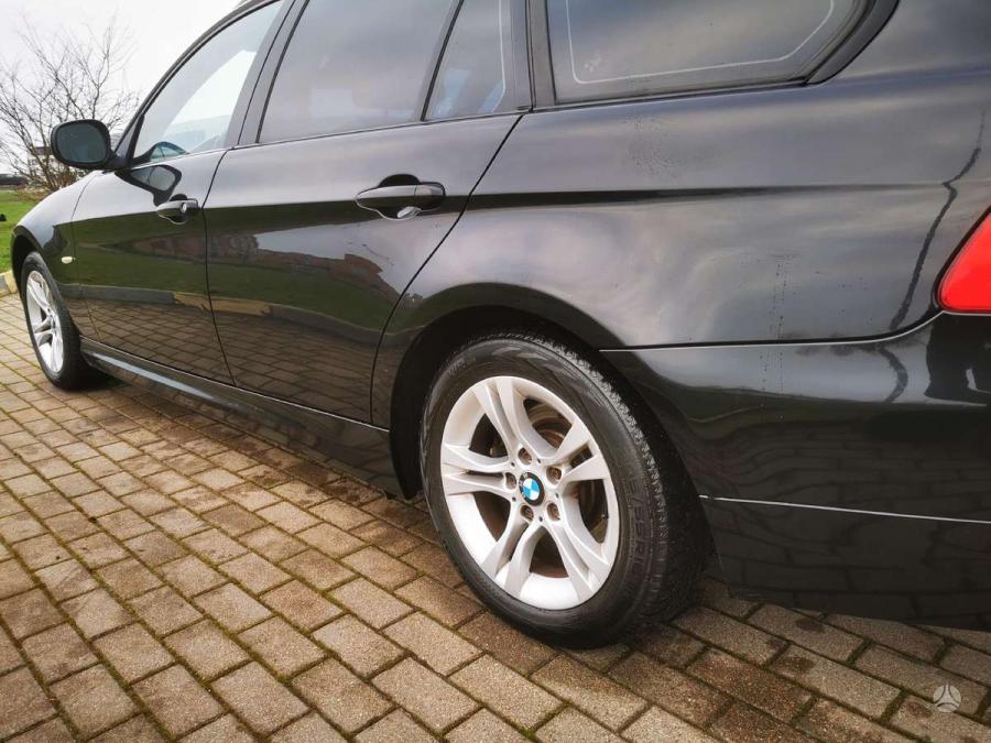 Black BMW 320 2009 in Klaipeda, with an engine capacity of 2.00 L and mileage of 203 thousand km for 3980 €, photo 9 on AUTOMOTO.COM.LV