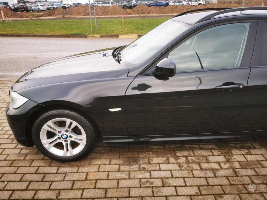 Black BMW 320 2009 in Klaipeda, with an engine capacity of 2.00 L and mileage of 203 thousand km for 3980 €, photo 11 on AUTOMOTO.COM.LV