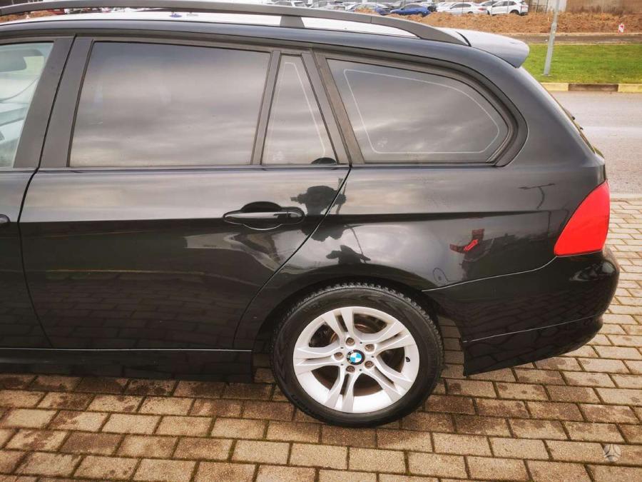Black BMW 320 2009 in Klaipeda, with an engine capacity of 2.00 L and mileage of 203 thousand km for 3980 €, photo 12 on AUTOMOTO.COM.LV