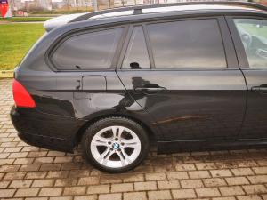 Black BMW 320 2009 in Klaipeda, with an engine capacity of 2.00 L and mileage of 203 thousand km for 3980 €, photo 13 on AUTOMOTO.COM.LV