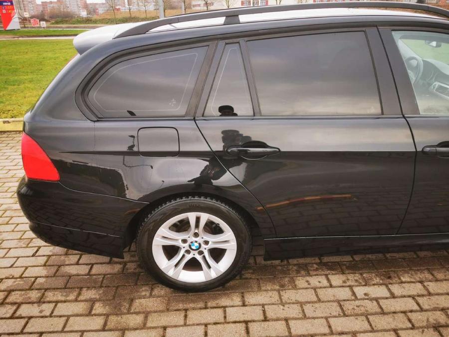 Black BMW 320 2009 in Klaipeda, with an engine capacity of 2.00 L and mileage of 203 thousand km for 3980 €, photo 13 on AUTOMOTO.COM.LV