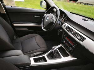 Black BMW 320 2009 in Klaipeda, with an engine capacity of 2.00 L and mileage of 203 thousand km for 3980 €, photo 18 on AUTOMOTO.COM.LV
