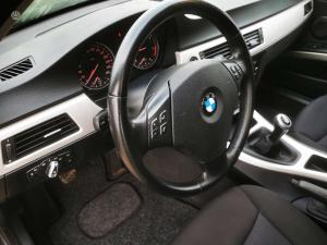 Black BMW 320 2009 in Klaipeda, with an engine capacity of 2.00 L and mileage of 203 thousand km for 3980 €, photo 21 on AUTOMOTO.COM.LV
