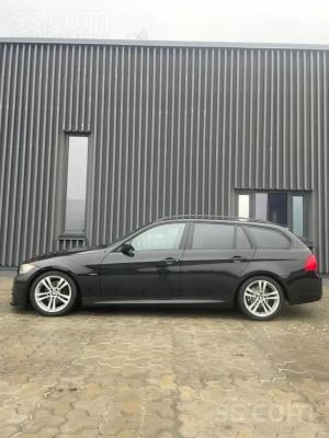 Black BMW 320 2009 in Riga, with an engine capacity of 2.00 L and mileage of 265 thousand km for 6795 €, photo 5 on AUTOMOTO.COM.LV