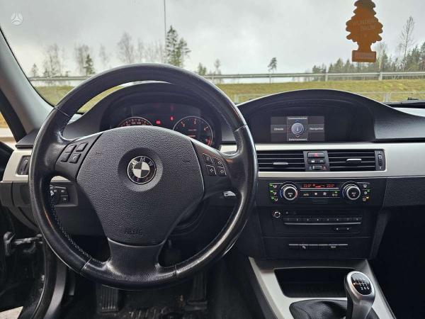 Melns BMW 320 2009 Viļņa, ar dzinēja tilpumu 2.00 L un nobraukumu 273 tūkst. km par 3800 €, foto 8 vietnē AUTOMOTO.COM.LV