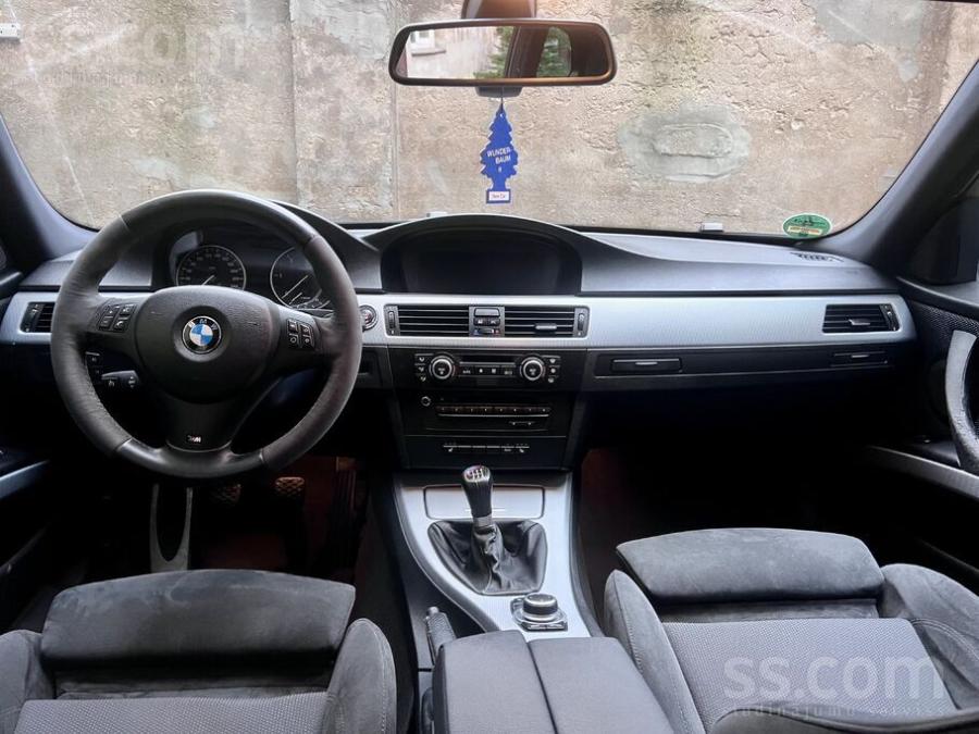 Black BMW 320 2009 in Riga, with an engine capacity of 2.00 L and mileage of 287 thousand km for 6350 €, photo 16 on AUTOMOTO.COM.LV