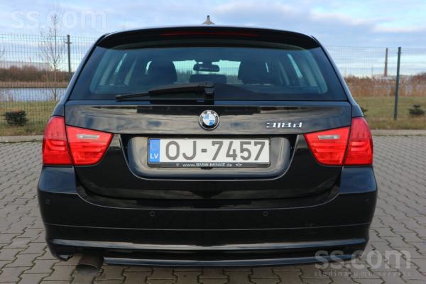 Black BMW 320 2009 in Riga, with an engine capacity of 2.00 L and mileage of 277 thousand km for 4300 €, photo 9 on AUTOMOTO.COM.LV