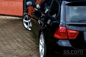 Black BMW 320 2009 in Cesis, with an engine capacity of 2.00 L and mileage of 310 thousand km for 4190 €, photo 11 on AUTOMOTO.COM.LV
