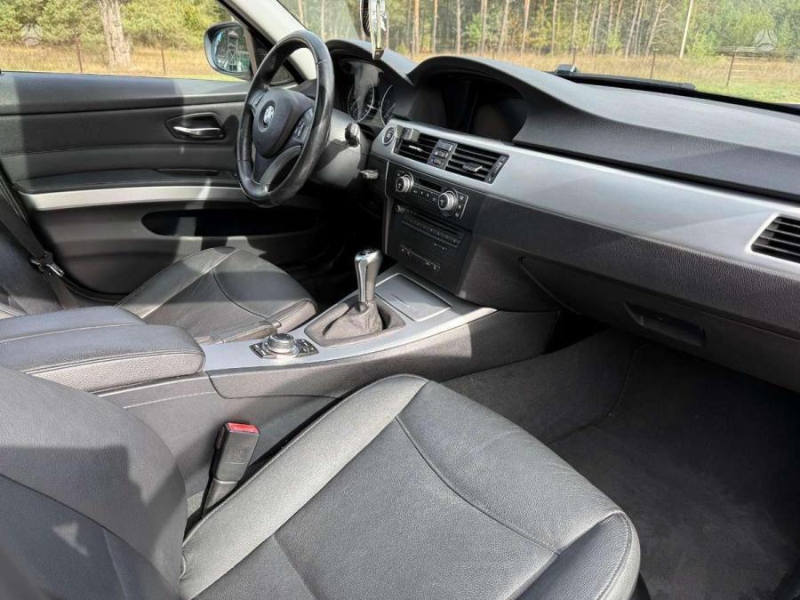 Black BMW 320 2009 in Vilnius, with an engine capacity of 0.00 L and mileage of 367 thousand km for 4300 €, photo 11 on AUTOMOTO.COM.LV