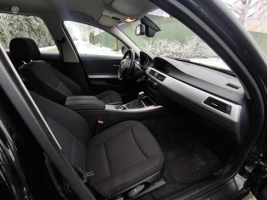 Melns BMW 320 2009 Marijampole, ar dzinēja tilpumu 2.00 L un nobraukumu 290 tūkst. km par 4300 €, foto 14 vietnē AUTOMOTO.COM.LV