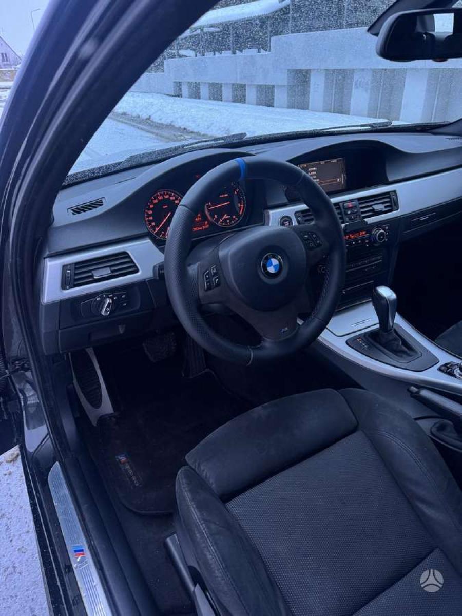 Melns BMW 320 2009 Marijampole, ar dzinēja tilpumu 2.00 L un nobraukumu 323 tūkst. km par 6000 €, foto 11 vietnē AUTOMOTO.COM.LV