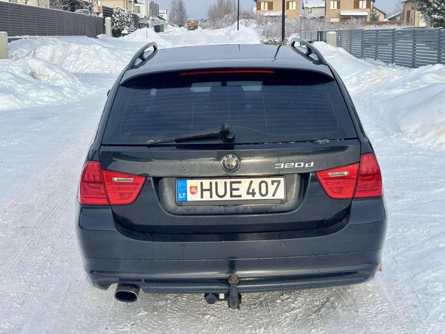 Melns BMW 320 2009 Viļņa, ar dzinēja tilpumu 2.00 L un nobraukumu 400 tūkst. km par 3200 €, foto 4 vietnē AUTOMOTO.COM.LV