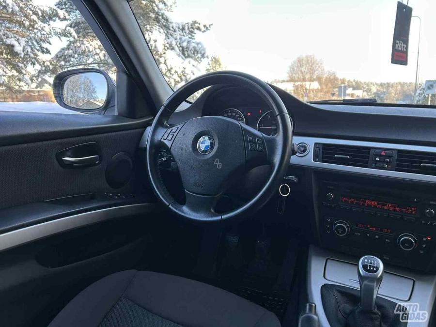 Melns BMW 320 2009 Viļņa, ar dzinēja tilpumu 2.00 L un nobraukumu 341 tūkst. km par 2999 €, foto 12 vietnē AUTOMOTO.COM.LV