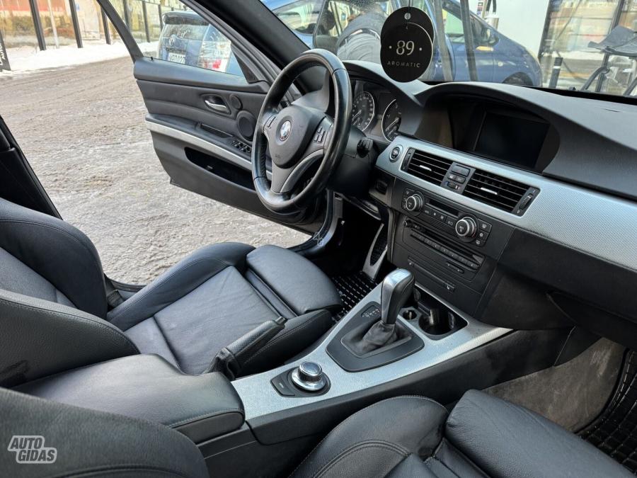 Melns BMW 320 2009 Alīta, ar dzinēja tilpumu 2.00 L un nobraukumu 291 tūkst. km par 5650 €, foto 34 vietnē AUTOMOTO.COM.LV