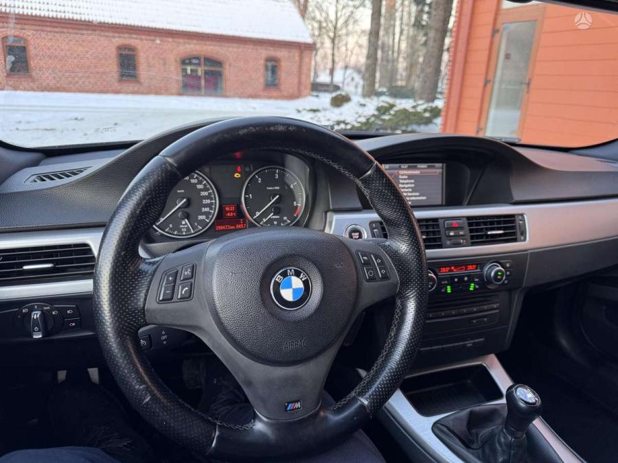 Black BMW 320 2009 in Marijampole, with an engine capacity of 2.00 L and mileage of 298 thousand km for 4800 €, photo 8 on AUTOMOTO.COM.LV