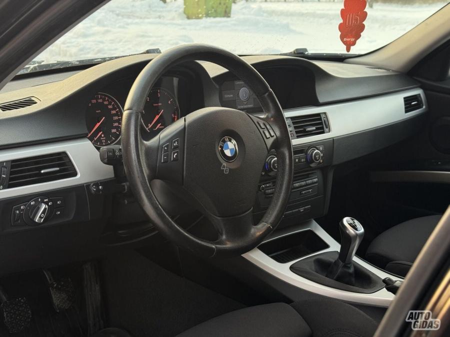 Black BMW 320 2009 in Kaisiadorys, with an engine capacity of 2.00 L and mileage of 310 thousand km for 3100 €, photo 11 on AUTOMOTO.COM.LV