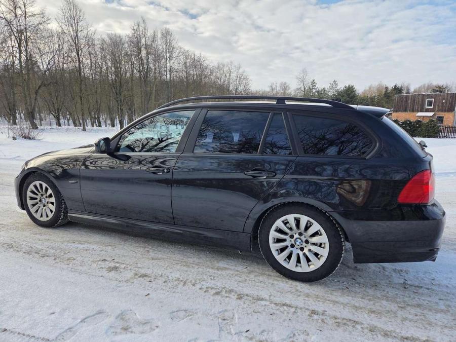 Black BMW 320 2009 in Vilkaviskis, with an engine capacity of 2.00 L and mileage of 350 thousand km for 3400 €, photo 8 on AUTOMOTO.COM.LV