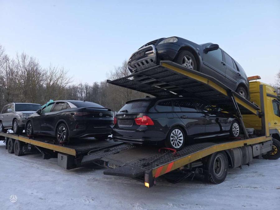 Black BMW 320 2009 in Vilkaviskis, with an engine capacity of 2.00 L and mileage of 350 thousand km for 3400 €, photo 17 on AUTOMOTO.COM.LV