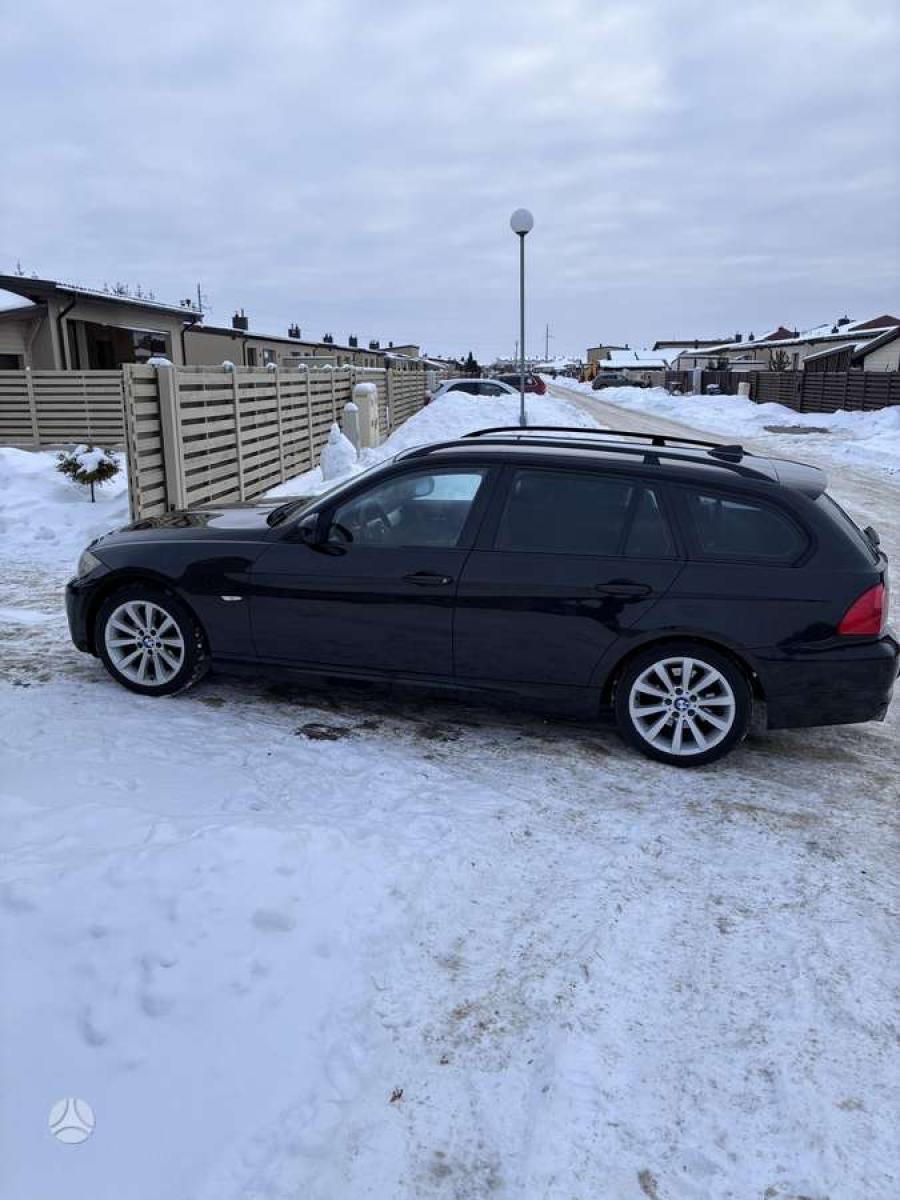 Melns BMW 320 2009 Klaipėda, ar dzinēja tilpumu 2.00 L un nobraukumu 307 tūkst. km par 4800 €, foto 4 vietnē AUTOMOTO.COM.LV