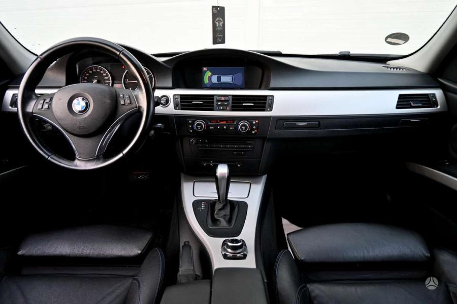 Black BMW 320 2009 in Kretinga, with an engine capacity of 2.00 L and mileage of 297 thousand km for 5349 €, photo 26 on AUTOMOTO.COM.LV