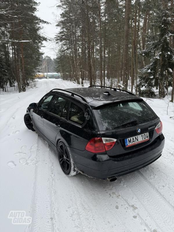 Melns BMW 320 2009 Klaipėda, ar dzinēja tilpumu 2.00 L un nobraukumu 305 tūkst. km par 3500 €, foto 3 vietnē AUTOMOTO.COM.LV