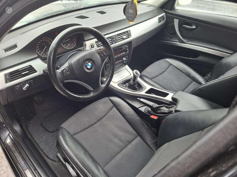 Black BMW 320 2009 in Silute, with an engine capacity of 2.00 L and mileage of 331 thousand km for 3500 €, photo 24 on AUTOMOTO.COM.LV