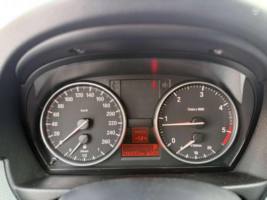 Melns BMW 320 2009 Viļņa, ar dzinēja tilpumu 2.00 L un nobraukumu 297 tūkst. km par 5700 €, foto 20 vietnē AUTOMOTO.COM.LV