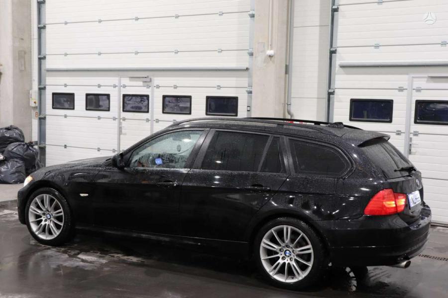 Melns BMW 320 2009 Klaipėda, ar dzinēja tilpumu 2.00 L un nobraukumu 297 tūkst. km par 4700 €, foto 12 vietnē AUTOMOTO.COM.LV