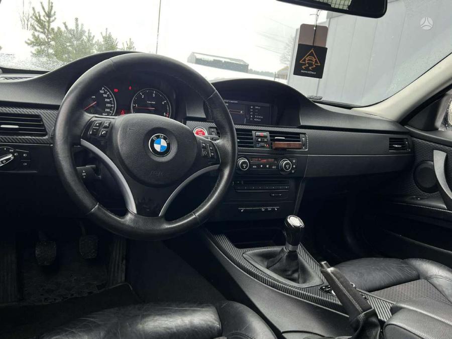 Black BMW 320 2009 in Kaunas, with an engine capacity of 0.00 L and mileage of 336 thousand km for 3550 €, photo 12 on AUTOMOTO.COM.LV