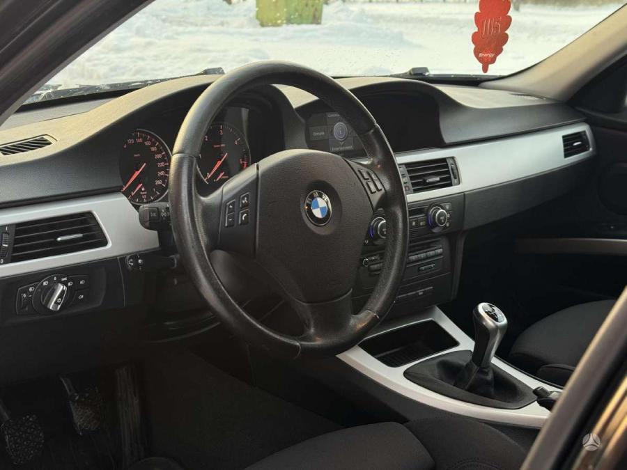 Black BMW 320 2009 in Kaisiadorys, with an engine capacity of 2.00 L and mileage of 320 thousand km for 3100 €, photo 14 on AUTOMOTO.COM.LV