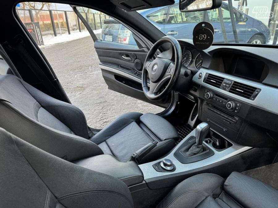 Melns BMW 320 2009 Alīta, ar dzinēja tilpumu 2.00 L un nobraukumu 301 tūkst. km par 4399 €, foto 24 vietnē AUTOMOTO.COM.LV