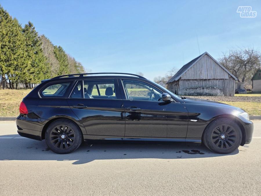 Black BMW 320 2009 in Plunge, with an engine capacity of 2.00 L and mileage of 363 thousand km for 3350 €, photo 4 on AUTOMOTO.COM.LV