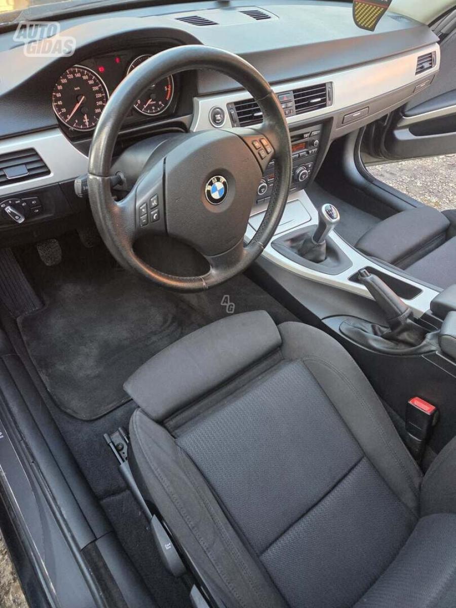 Black BMW 320 2009 in Plunge, with an engine capacity of 2.00 L and mileage of 363 thousand km for 3350 €, photo 19 on AUTOMOTO.COM.LV