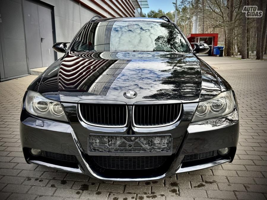 Black BMW 320 2009 in Alytus, with an engine capacity of 2.00 L and mileage of 301 thousand km for 3999 €, photo 13 on AUTOMOTO.COM.LV