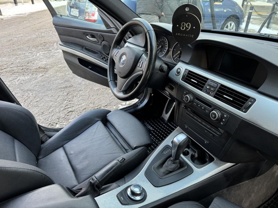 Black BMW 320 2009 in Alytus, with an engine capacity of 2.00 L and mileage of 301 thousand km for 3999 €, photo 27 on AUTOMOTO.COM.LV