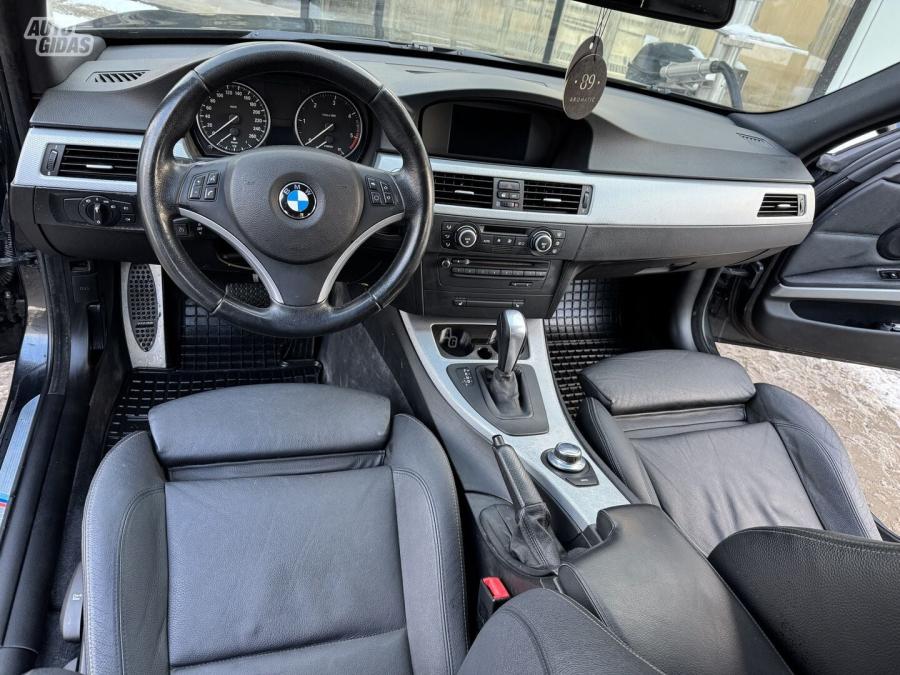Black BMW 320 2009 in Alytus, with an engine capacity of 2.00 L and mileage of 301 thousand km for 3999 €, photo 30 on AUTOMOTO.COM.LV
