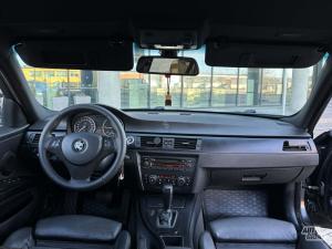 Melns BMW 320 2009 Kauņa, ar dzinēja tilpumu 2.00 L un nobraukumu 405 tūkst. km par 4650 €, foto 10 vietnē AUTOMOTO.COM.LV