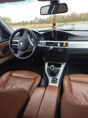 Melns BMW 320 2009 Radviliškis, ar dzinēja tilpumu 2.00 L un nobraukumu 250 tūkst. km par 5000 €, foto 10 vietnē AUTOMOTO.COM.LV