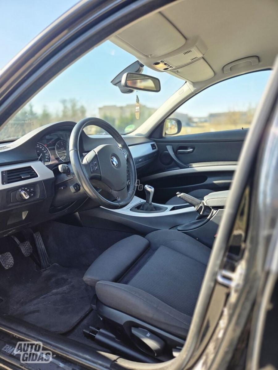 Melns BMW 320 2009 Plungė, ar dzinēja tilpumu 2.00 L un nobraukumu 365 tūkst. km par 2999 €, foto 16 vietnē AUTOMOTO.COM.LV