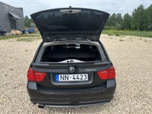 Black BMW 320 2009 in Riga, with an engine capacity of 2.00 L and mileage of 365 thousand km for 6000 €, photo 5 on AUTOMOTO.COM.LV