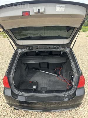 Black BMW 320 2009 in Riga, with an engine capacity of 2.00 L and mileage of 365 thousand km for 6000 €, photo 6 on AUTOMOTO.COM.LV