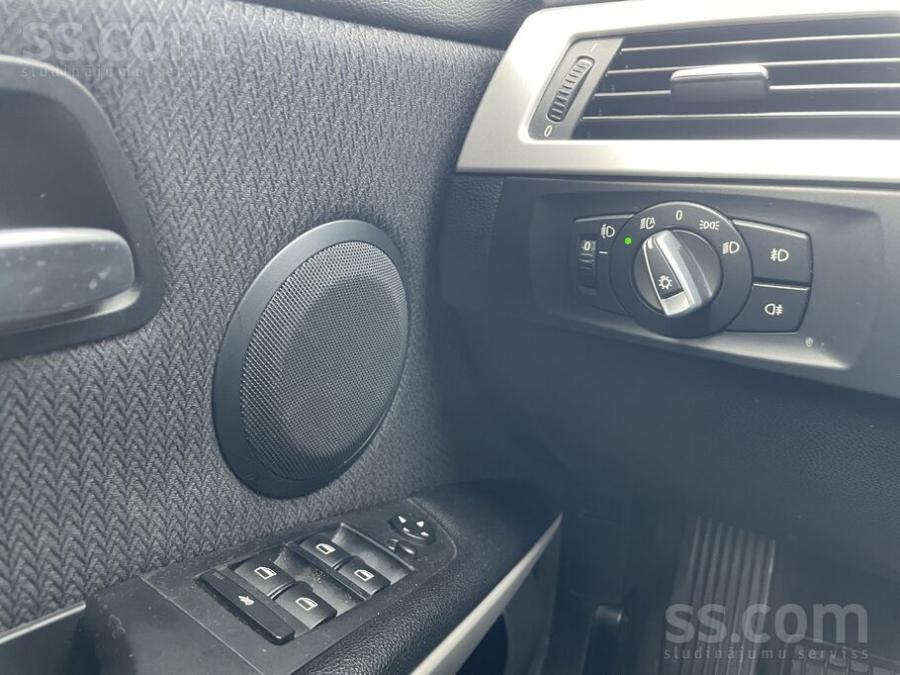 Black BMW 320 2009 in Riga, with an engine capacity of 2.00 L and mileage of 285 thousand km for 4850 €, photo 28 on AUTOMOTO.COM.LV