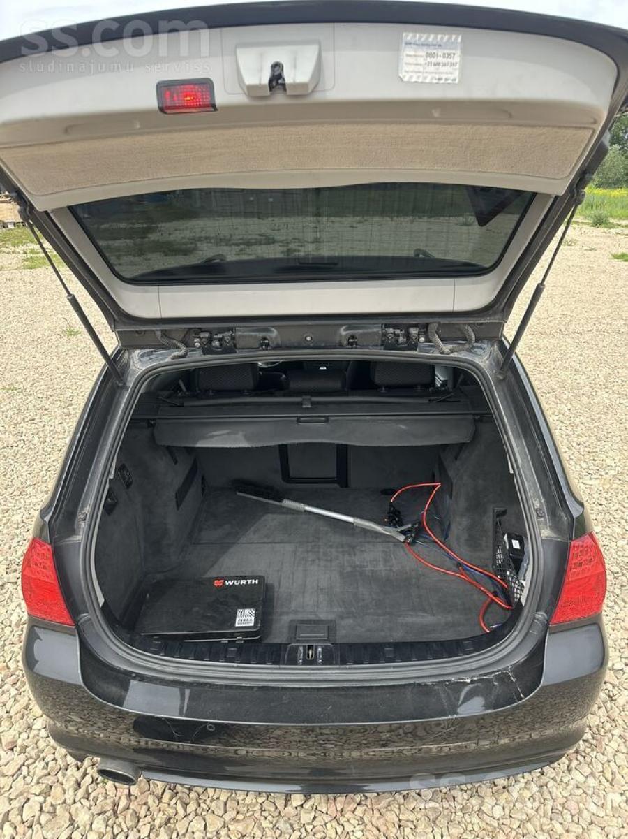 Black BMW 320 2009 in Riga, with an engine capacity of 2.00 L and mileage of 365 thousand km for 5200 €, photo 6 on AUTOMOTO.COM.LV