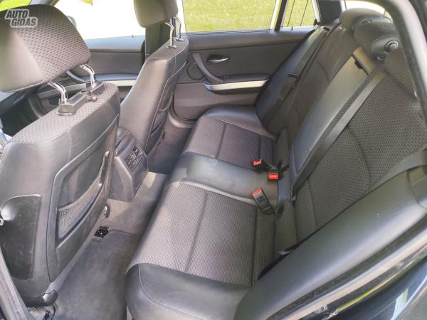Black BMW 320 2009 in Raseiniai, with an engine capacity of 2.00 L and mileage of 324 thousand km for 4580 €, photo 9 on AUTOMOTO.COM.LV